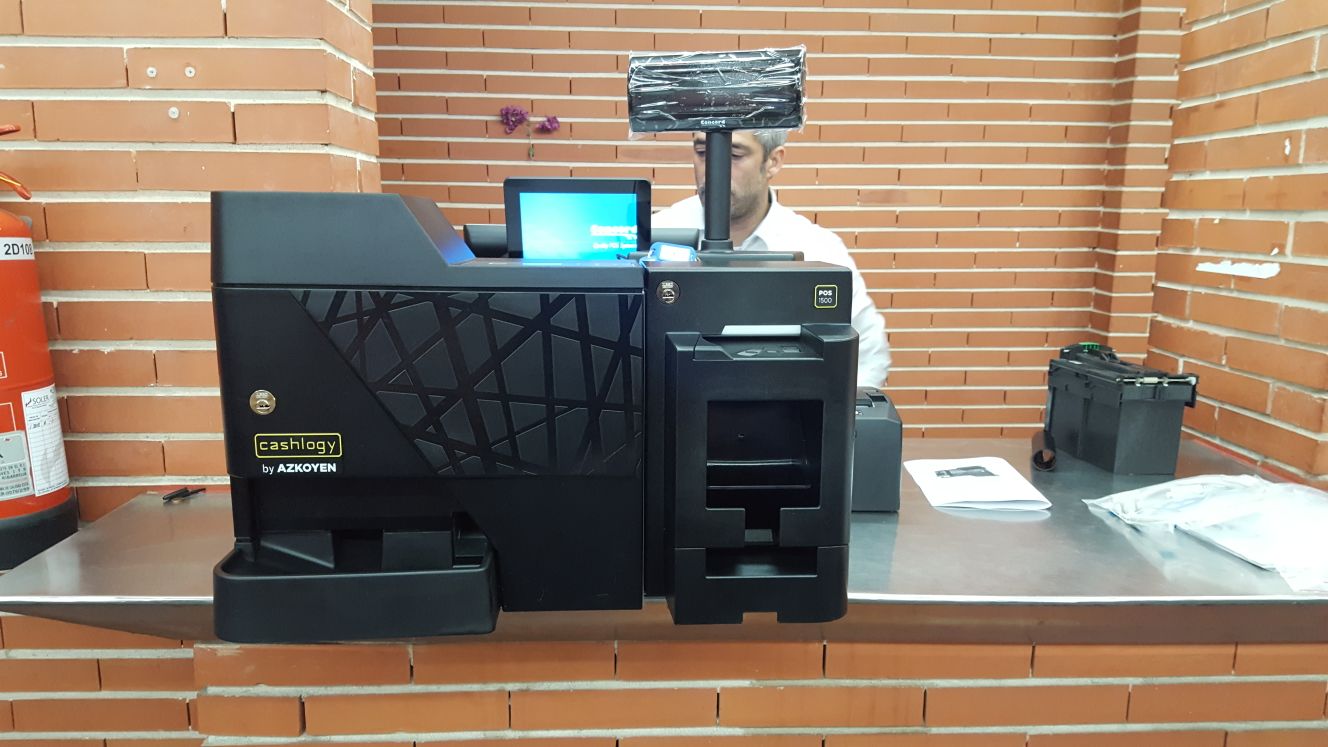 Cajones Cashlogy en la Cafeteria Agora de valencia
