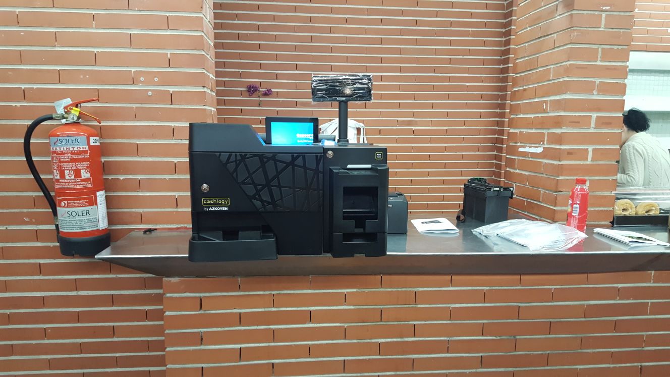 Cajones Cashlogy en la Cafeteria Agora de valencia