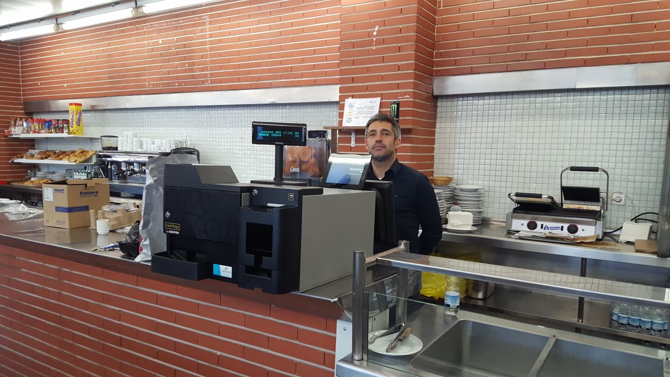 Cajones Cashlogy en la Cafeteria Agora de valencia