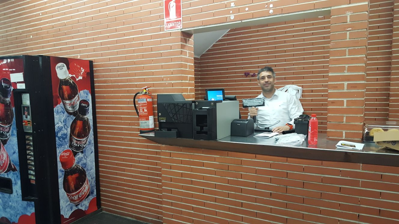 Cajones Cashlogy en la Cafeteria Agora de valencia