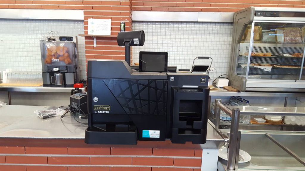 Cajones Cashlogy en la Cafeteria Agora de valencia