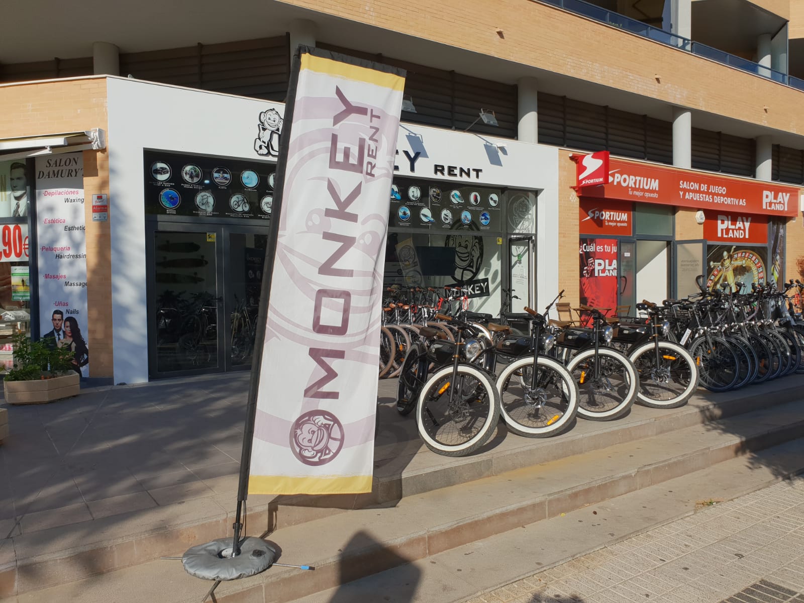 Gestión segura del efectivo en Monkey Rent, Alicante.